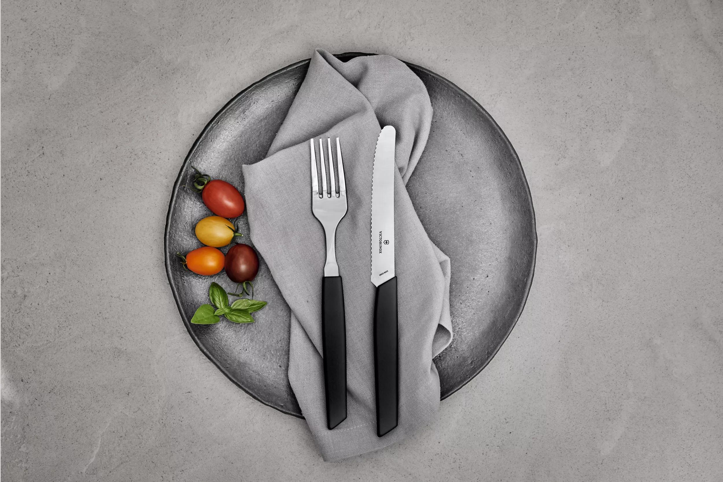 Victorinox Modern Table Fork in black - 6.9033.09