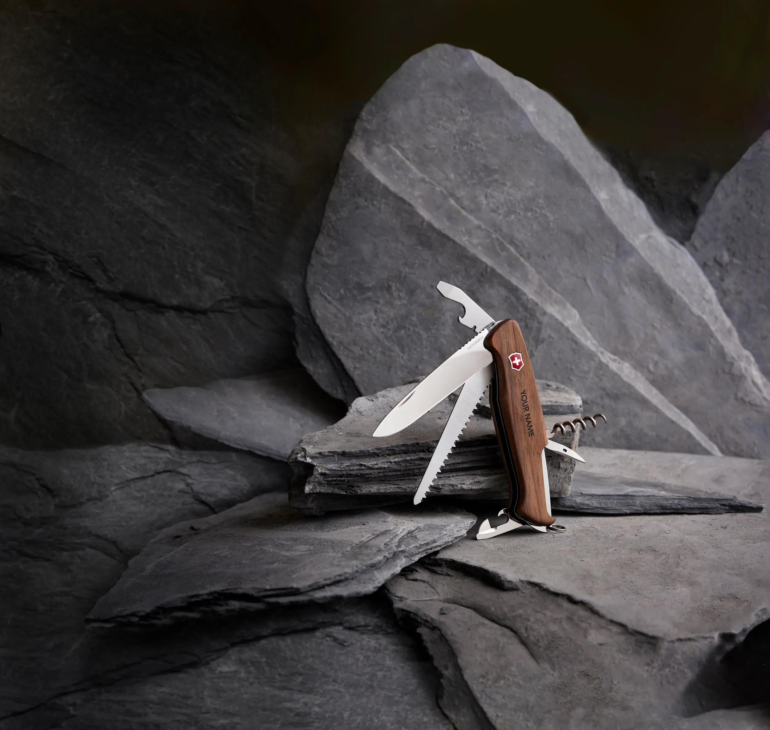 Personalise Large Pocket Knives | Victorinox United Kingdom